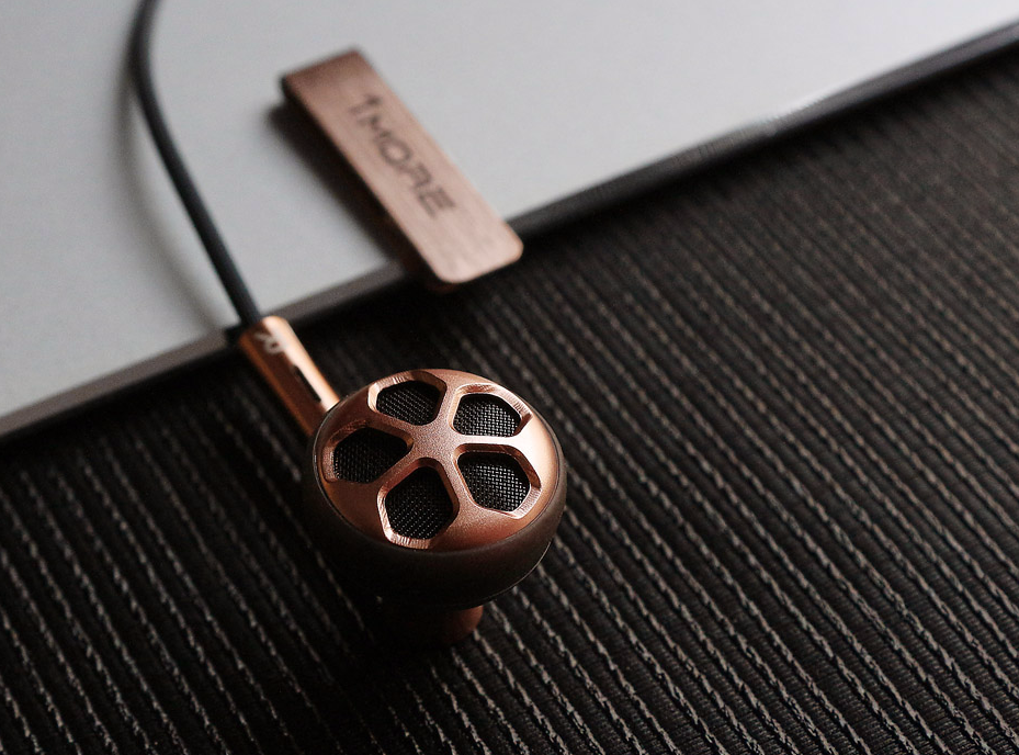 1MORE E1008_飞扬图说-站酷ZCOOL