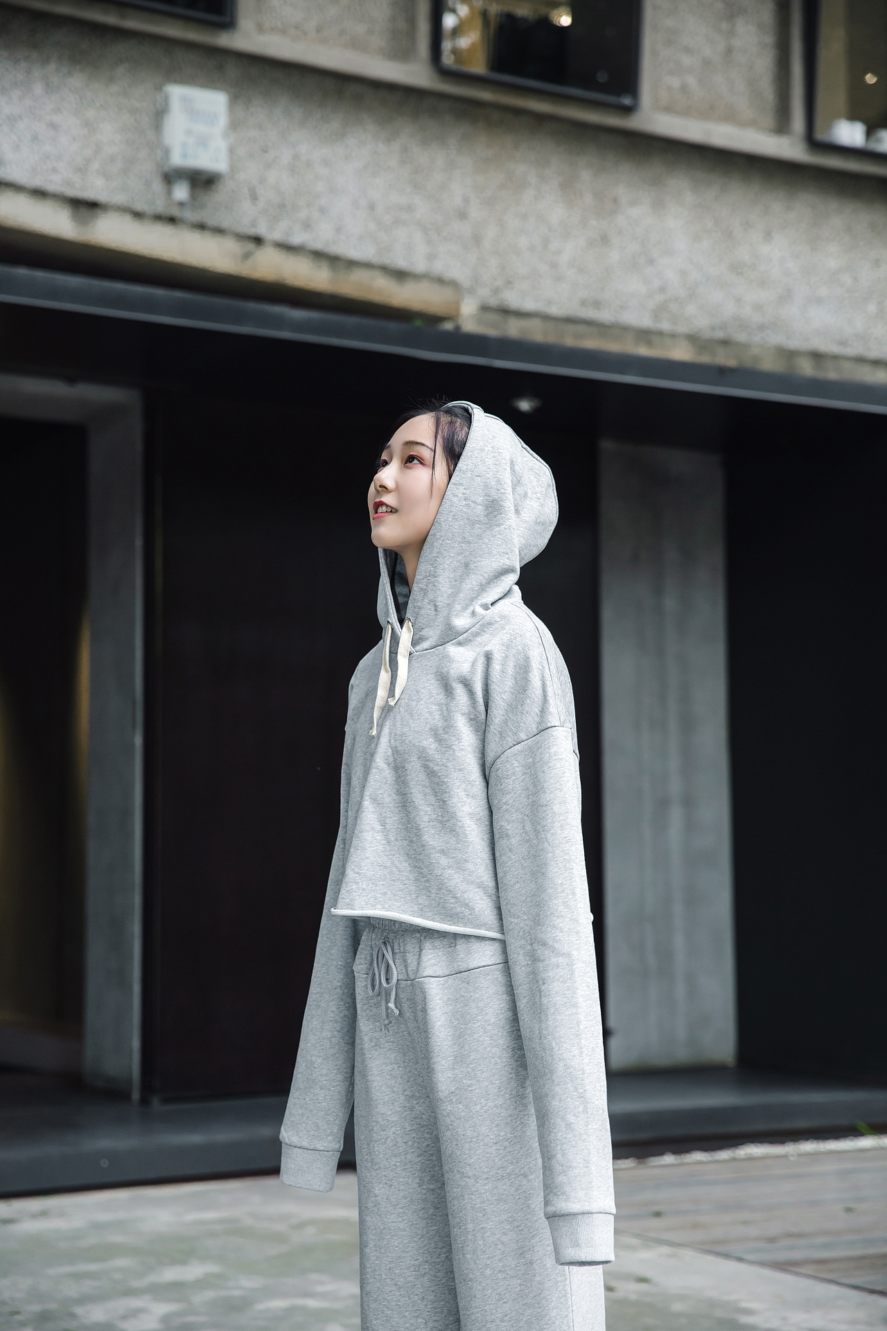 是时候穿卫衣了，让你时髦的单品。_Yai粽子-站酷ZCOOL