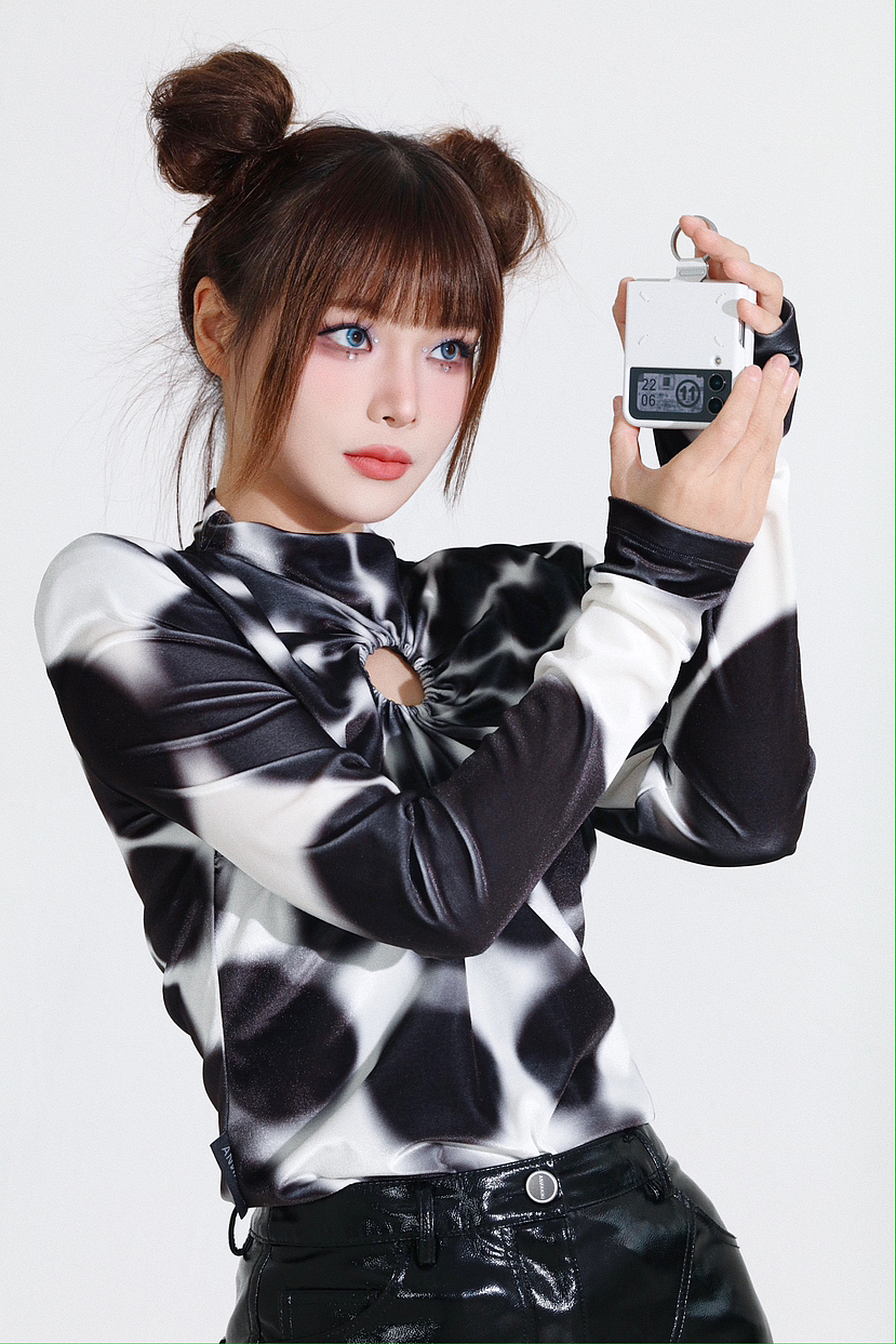 三星折叠手机拍摄_Yolanda丁-站酷ZCOOL