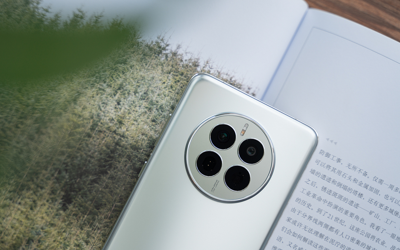 华为Mate 50E 冰霜银_ShouziVision-站酷ZCOOL