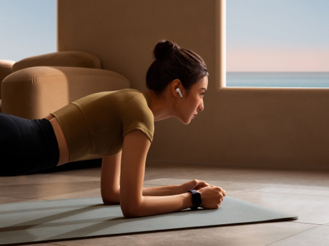 倍思W04+耳机拍摄_jj轰炸机-站酷ZCOOL