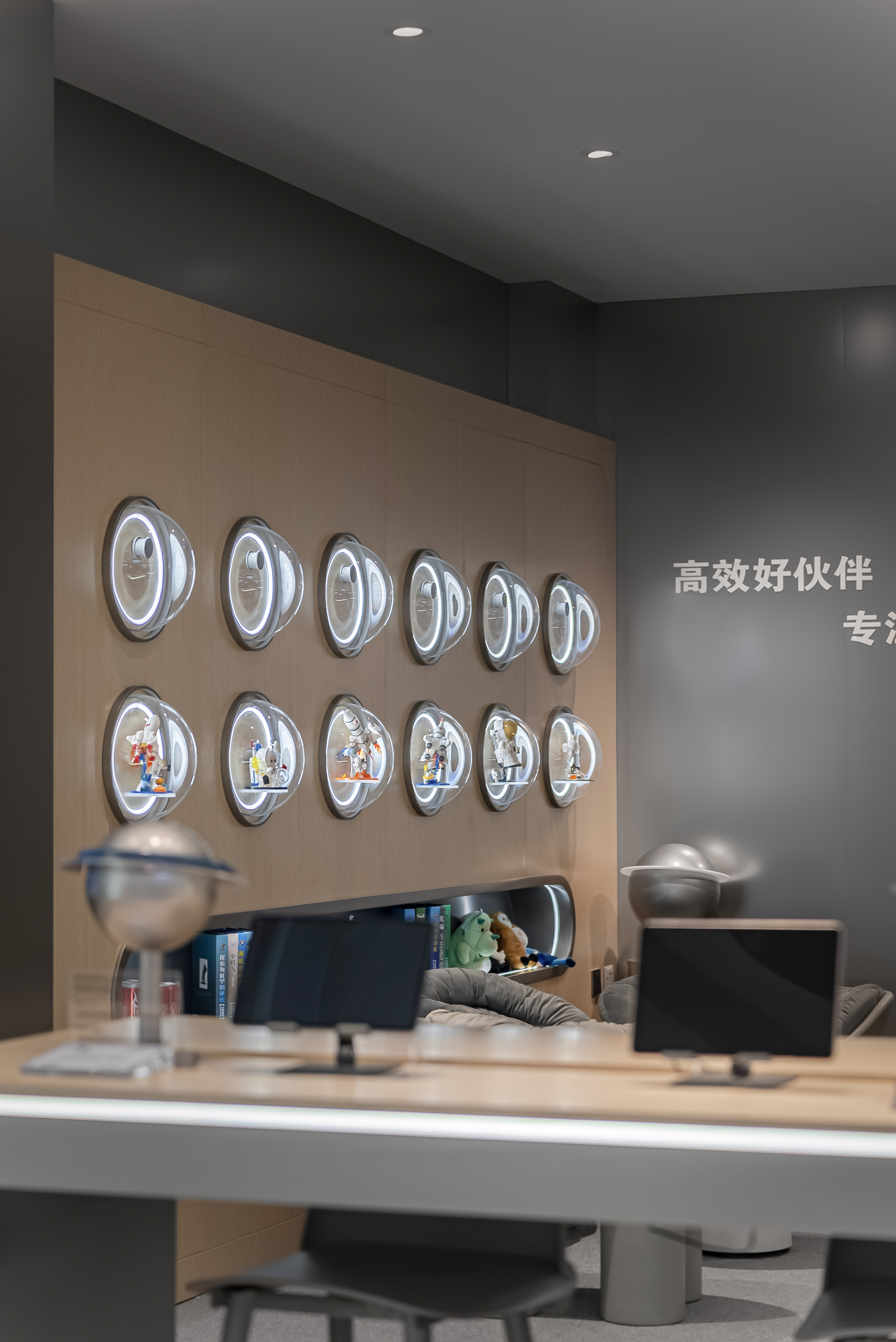 BrainCo强脑科技哈尔滨店丨SI系统设计丨店面设计_FORMS方世设计-站酷ZCOOL