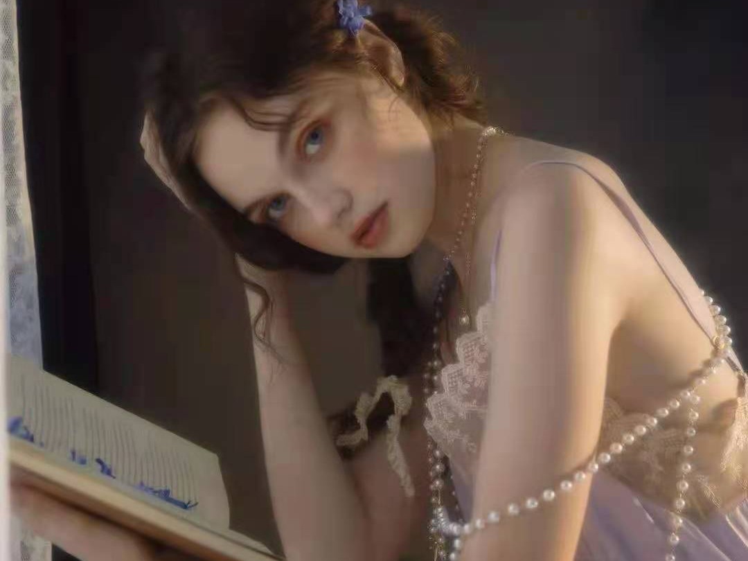 爱读书的女孩_M2momo-站酷ZCOOL