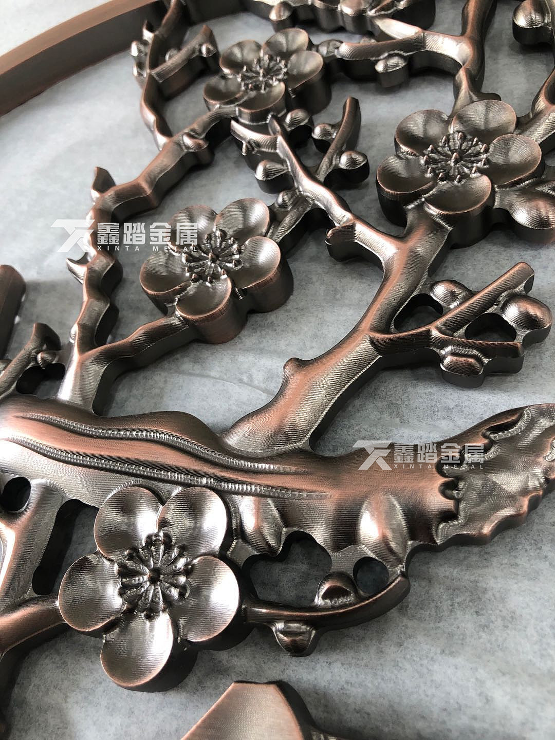 铝艺浮雕镂空梅花造型摆件 庭院圆形铝板浮雕镂空隔断_xt188869-站酷ZCOOL