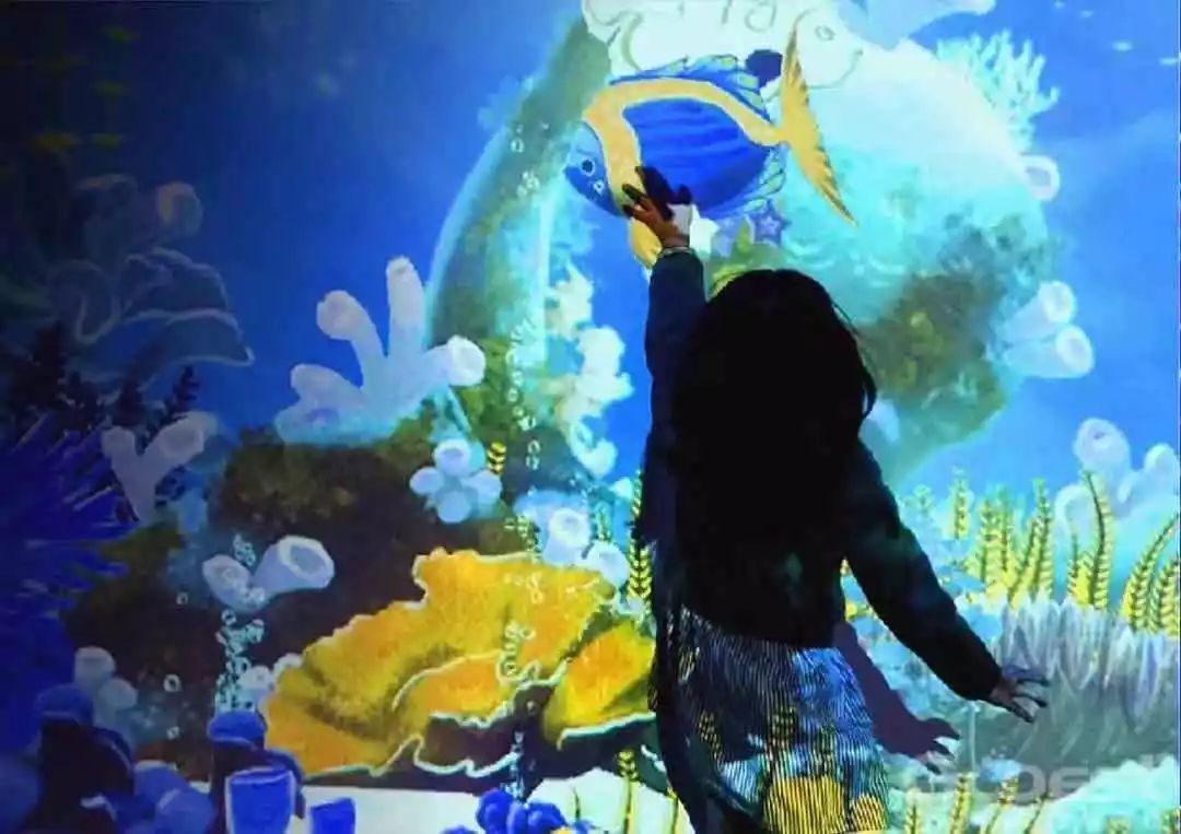 沉浸式互动 | 全息投影互动光影展 _TMTT全息光影-站酷ZCOOL
