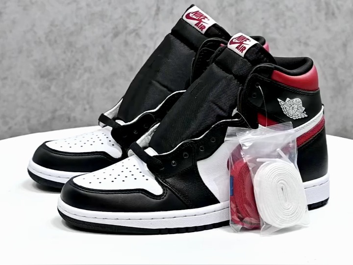 Air Jordan 1 Gym Red 红钩黑脚趾 555088-061_卓宇00520-站酷ZCOOL