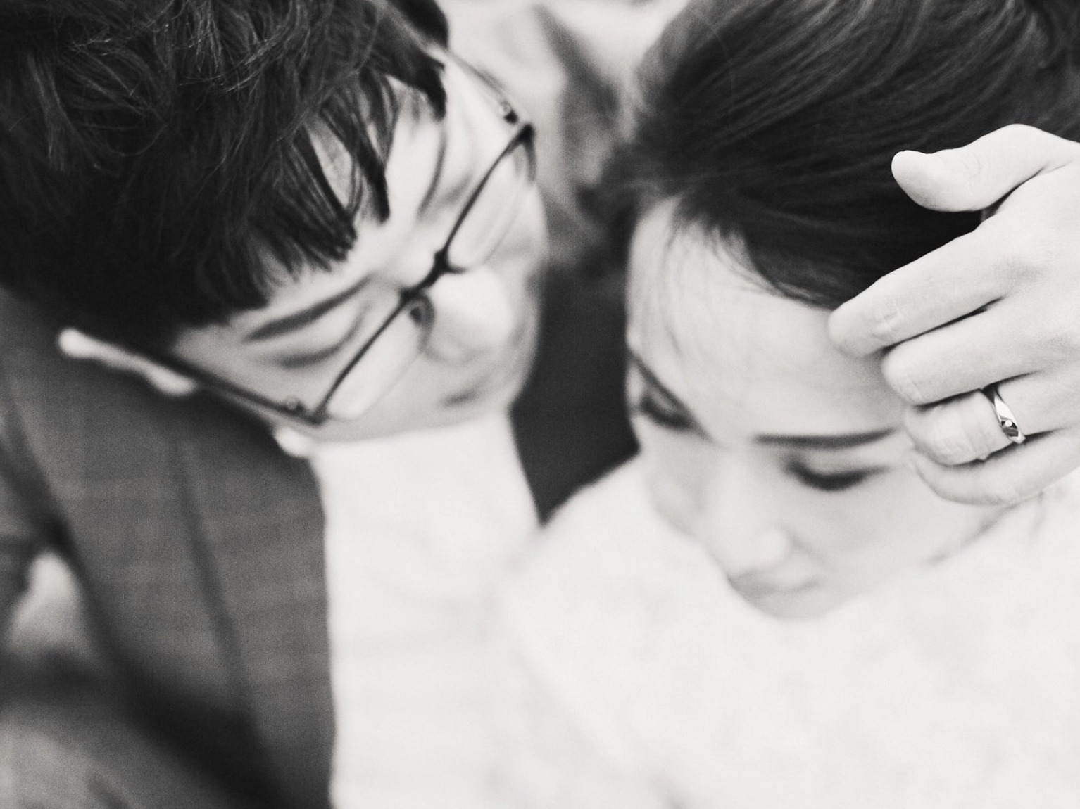 “我只要看她一眼，万般柔情就涌上心头。”_靛蓝视觉Indigo-站酷ZCOOL