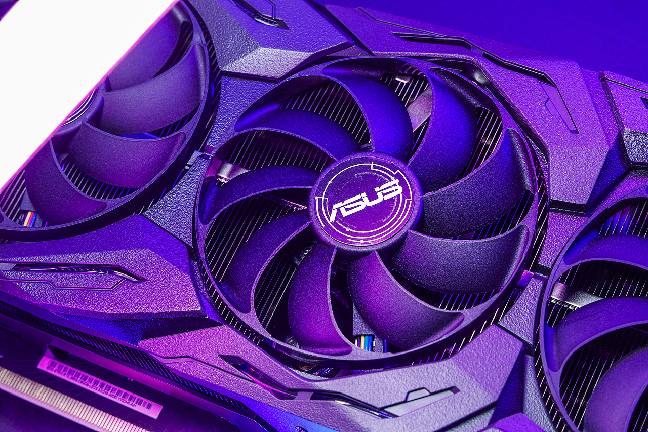 华硕RTX 2080 Super显卡图赏_会拍照的贝斯手-站酷ZCOOL