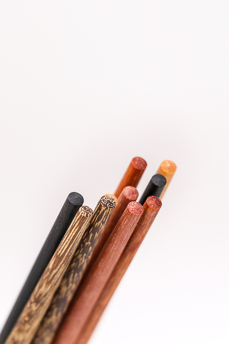 一组白底实木筷子练习_SaSa杨-站酷ZCOOL