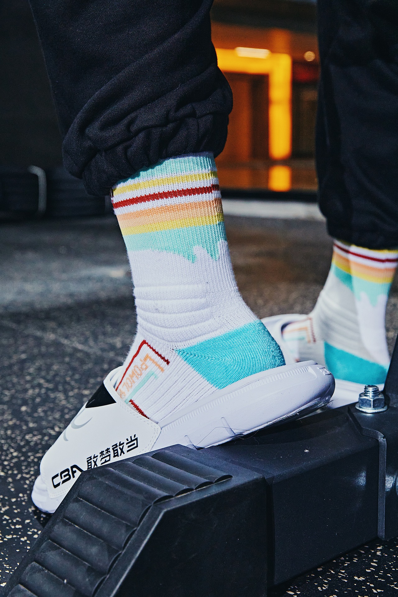 产品摄影|原创篮球运动袜使用场景图_王任性WRX-站酷ZCOOL