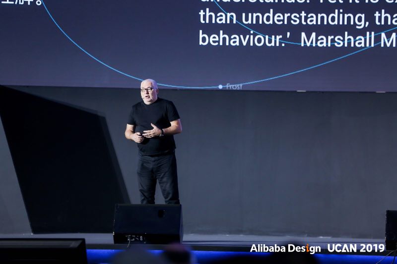 他与乔布斯设计了第一家Apple Store，以人为本的设计催生商业成功_站酷专访-站酷ZCOOL