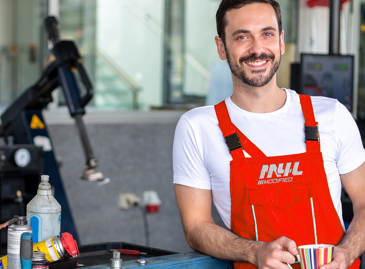 长沙美德龙汽修旗下M4L改装车LOGO设计_hm0512x-站酷ZCOOL