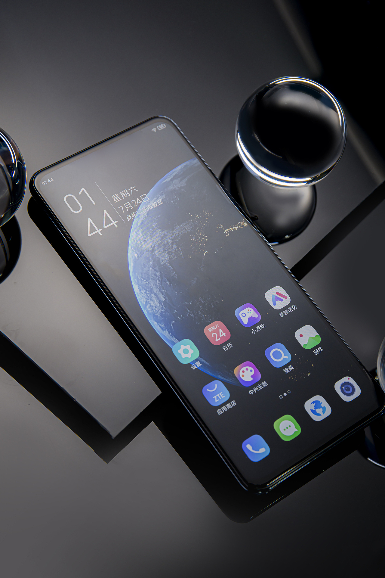 中兴Axon 30文章配图_数懒小姐姐-站酷ZCOOL