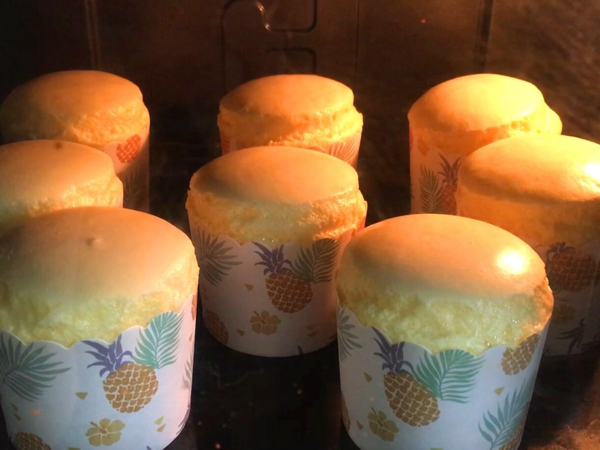 柠香杯子蛋糕，酸甜开胃，入口即化，一口惊艳。_宅家吃货JACKERLU-站酷ZCOOL