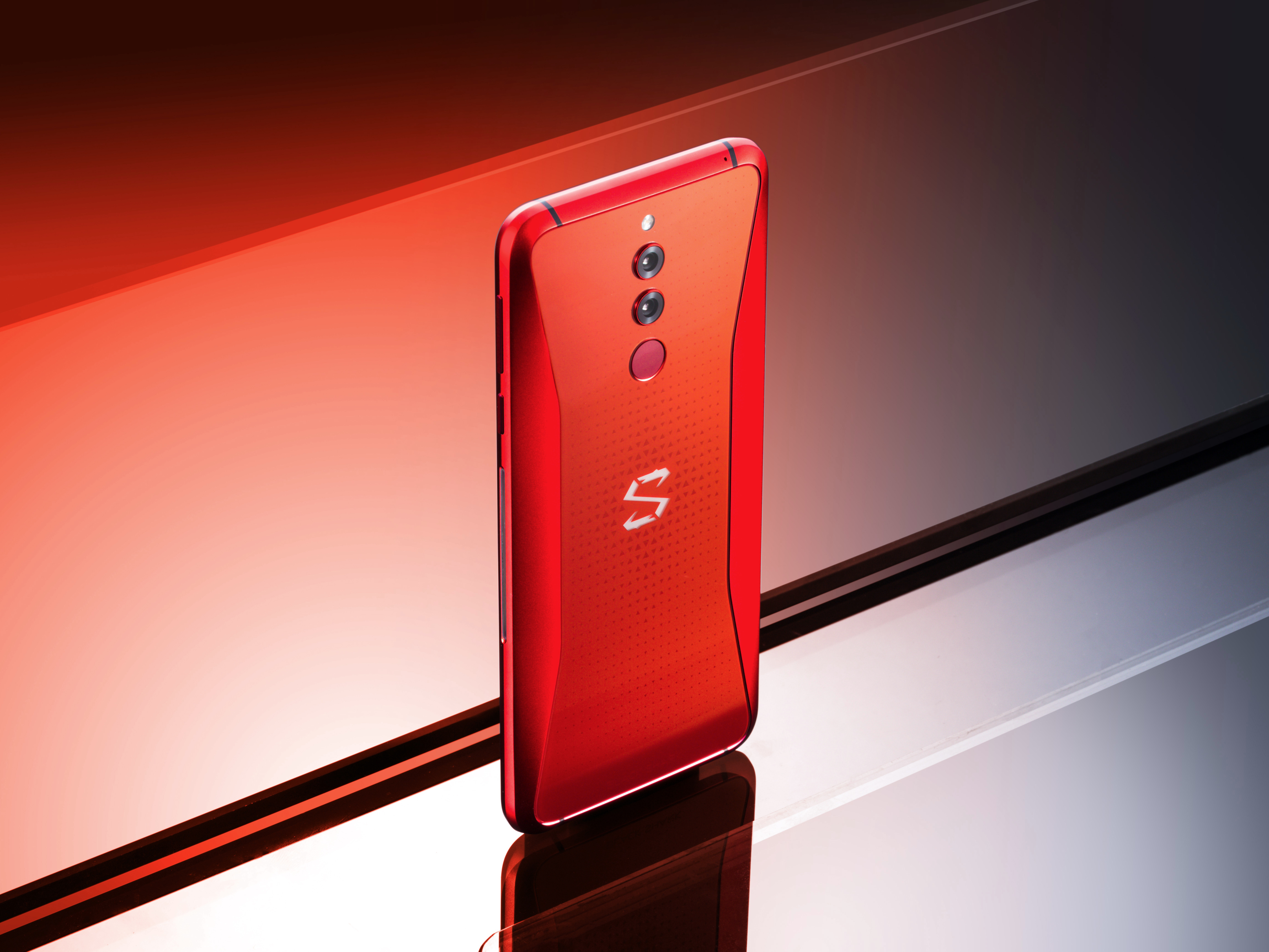 黑鲨Helo红色开箱_摄影师小恰-站酷ZCOOL