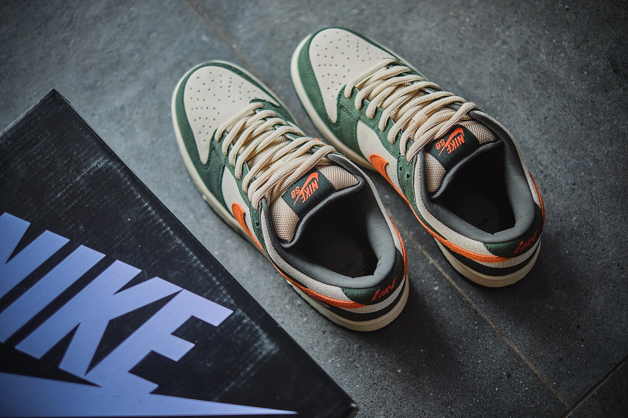 Nike Dunk SB Low Eire_蒙现军-站酷ZCOOL