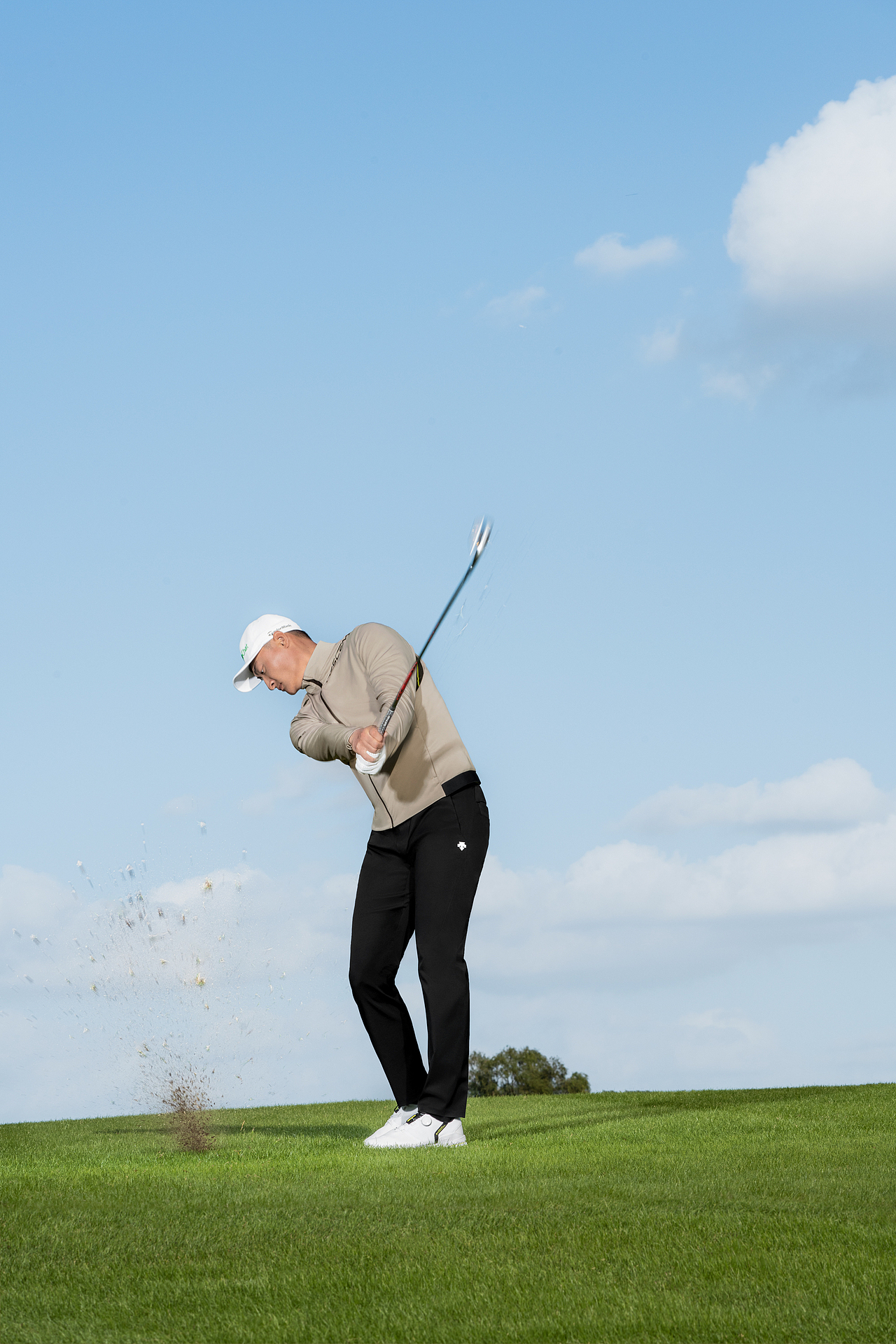 李昊桐 | 迪桑特DESCENTE 户外高尔夫_杨易昌Double_E-站酷ZCOOL