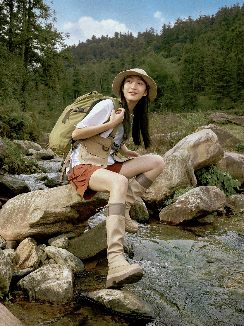 蕉下Beneunder｜轻量化户外广告｜防晒单品拍摄_JunRung韦键荣-站酷ZCOOL