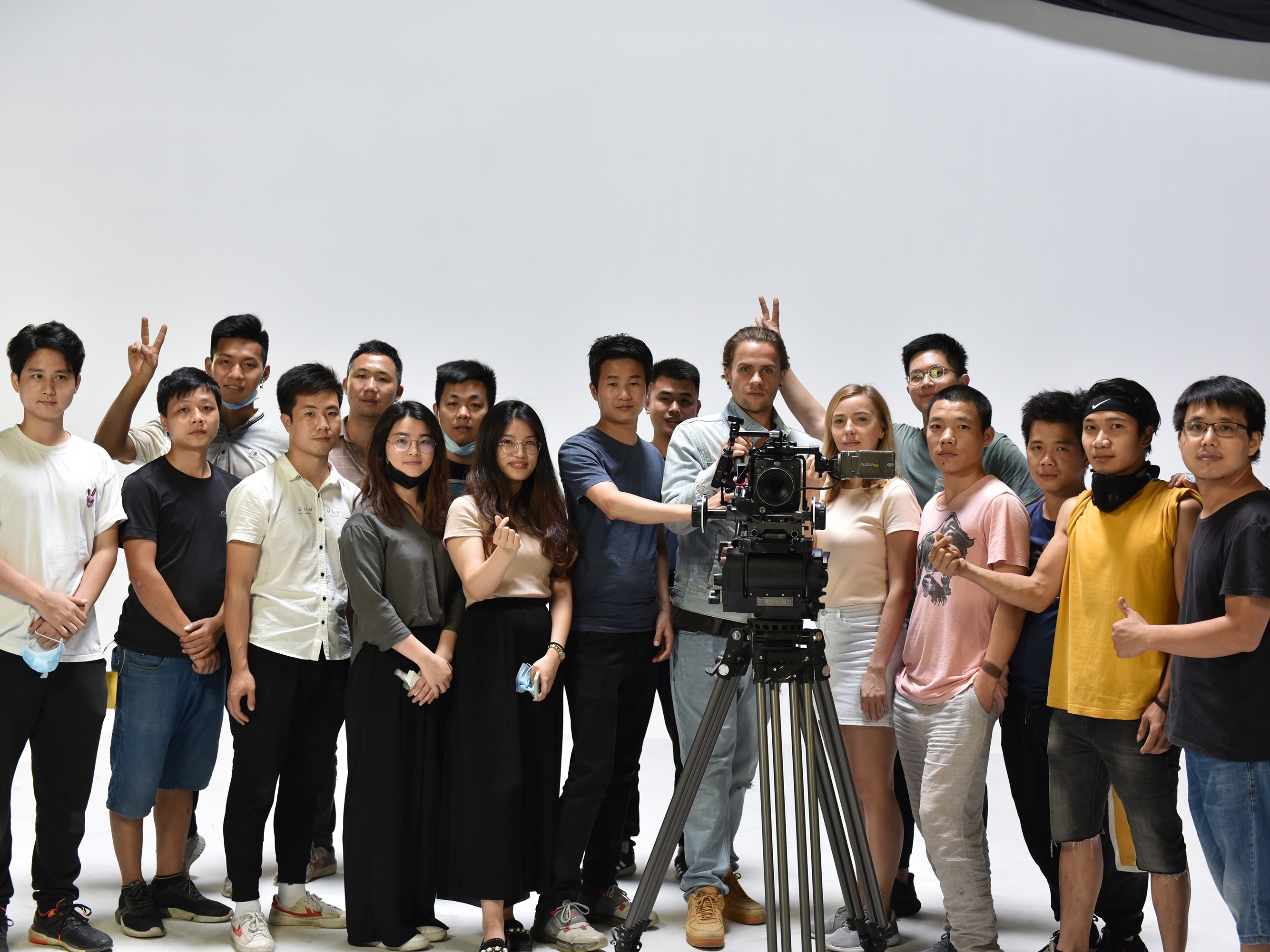 GaN PD 100W 笔记本快充适配器_火星创意-站酷ZCOOL