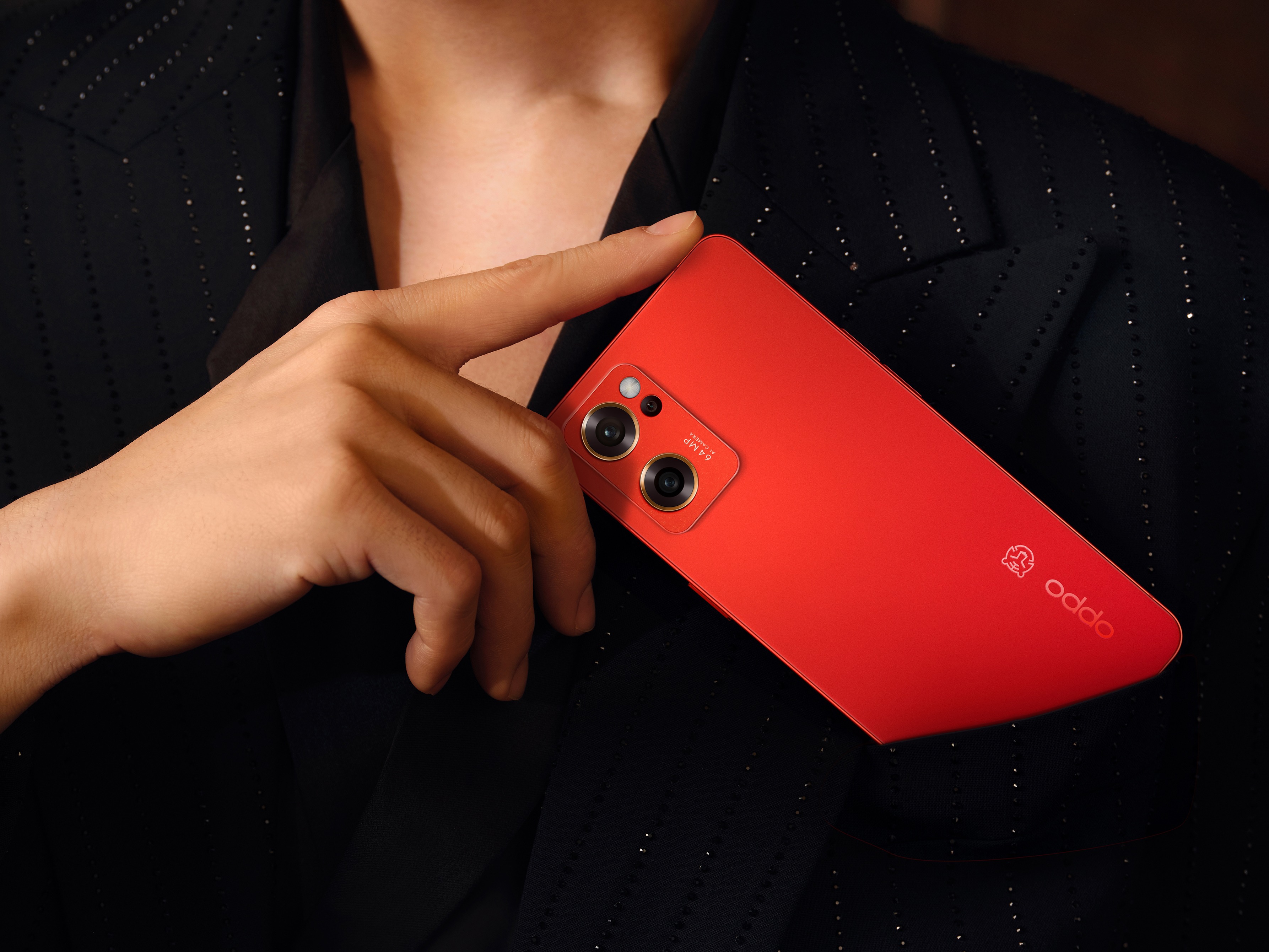 OPPO Reno7 红丝绒新年版 产品精修_Sumi庞-站酷ZCOOL