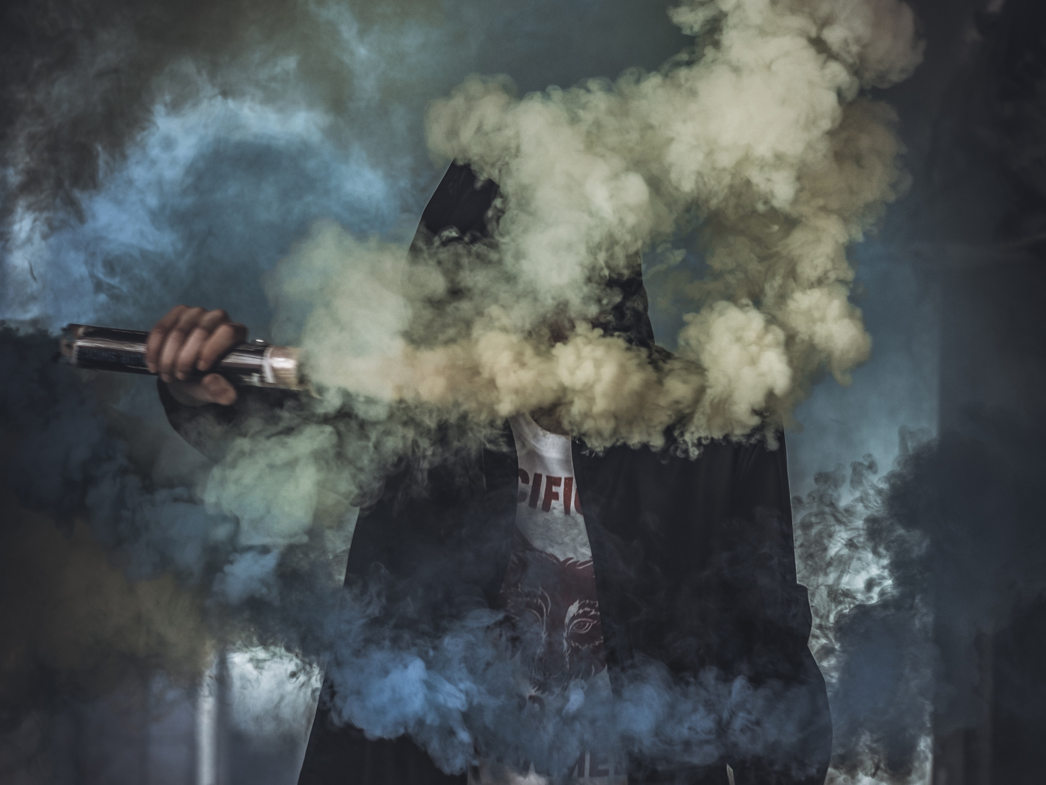 充满烟雾的房间_柒小亮-站酷ZCOOL