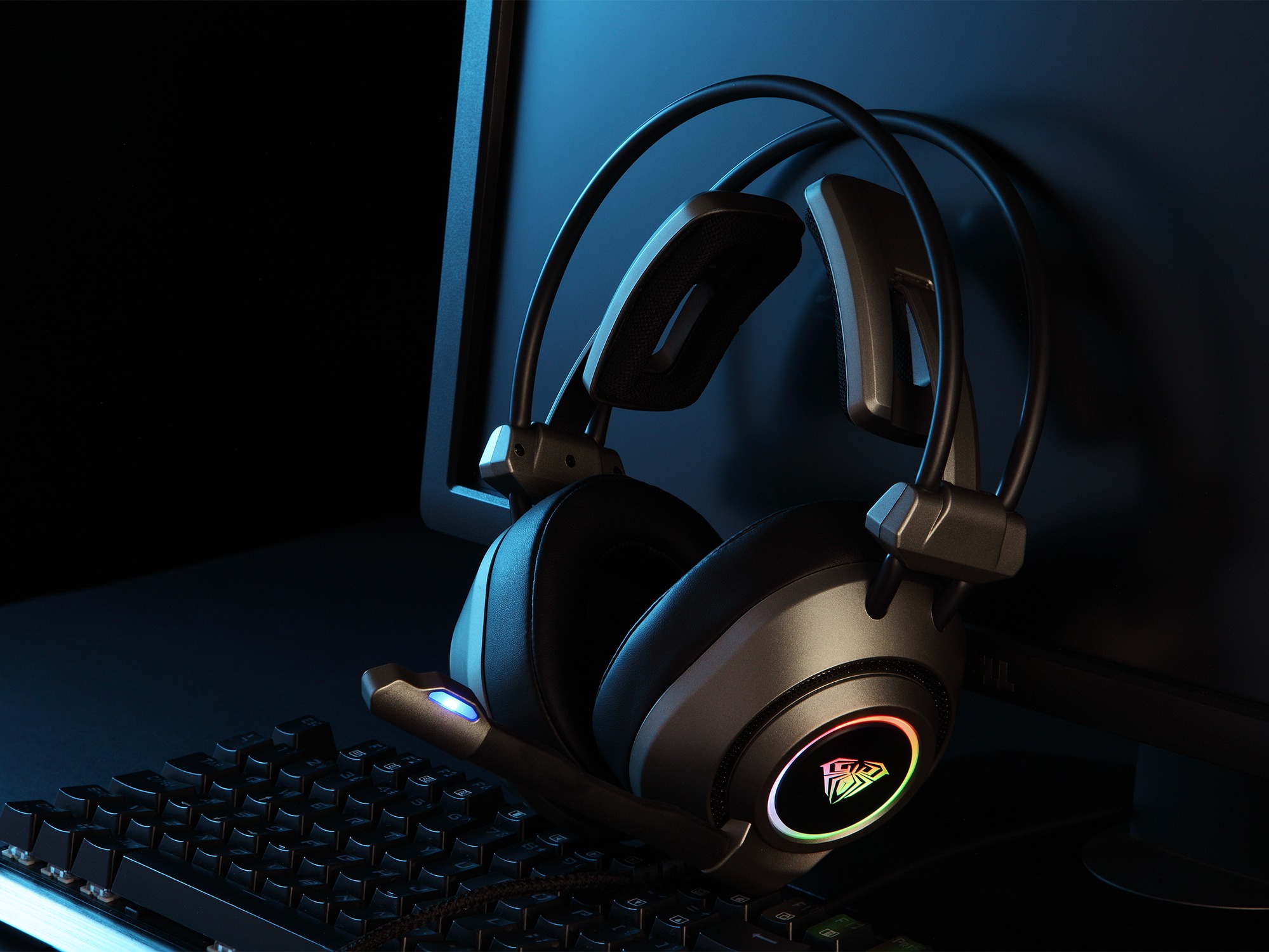 耳机拍摄_YONGHUI-刘-站酷ZCOOL