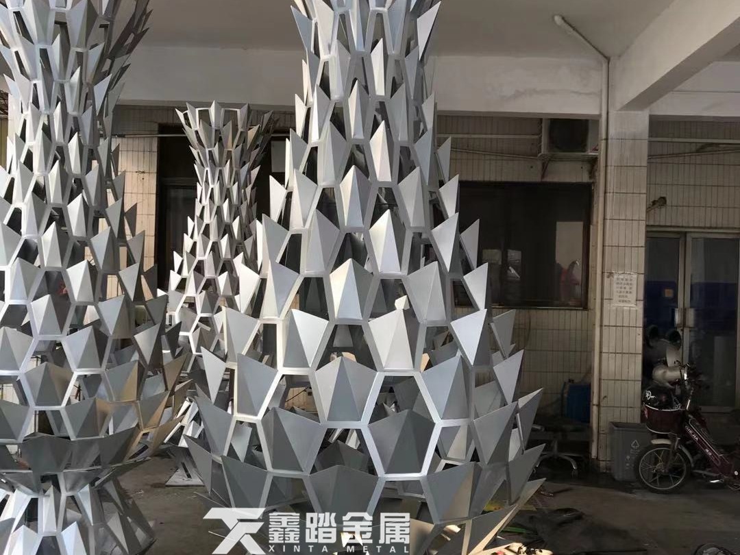 公园景观不锈钢菠萝造型灯罩表面银色喷漆_艺术制品有限公司-站酷ZCOOL