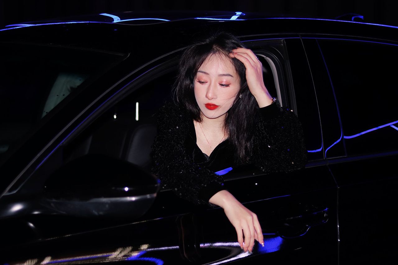 车内夜景人像_维妮vine-站酷ZCOOL