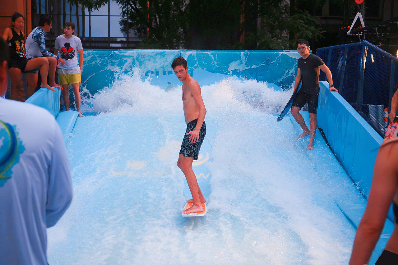 室内冲浪体验馆与海浪冲浪效果一样吗？——G-COOL极酷_极限酷动俱乐部-站酷ZCOOL