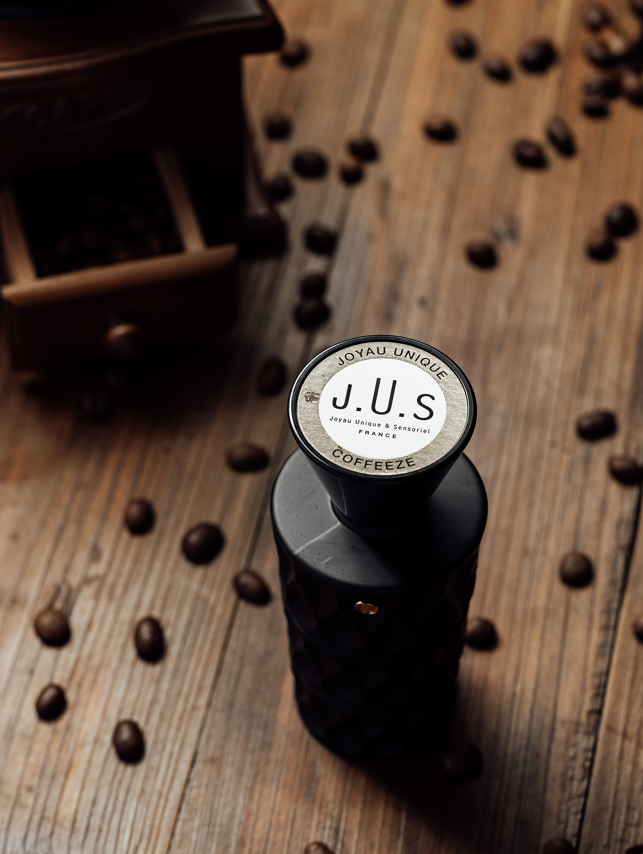 JUS咖啡沉香香水_Luna是露娜呀-站酷ZCOOL