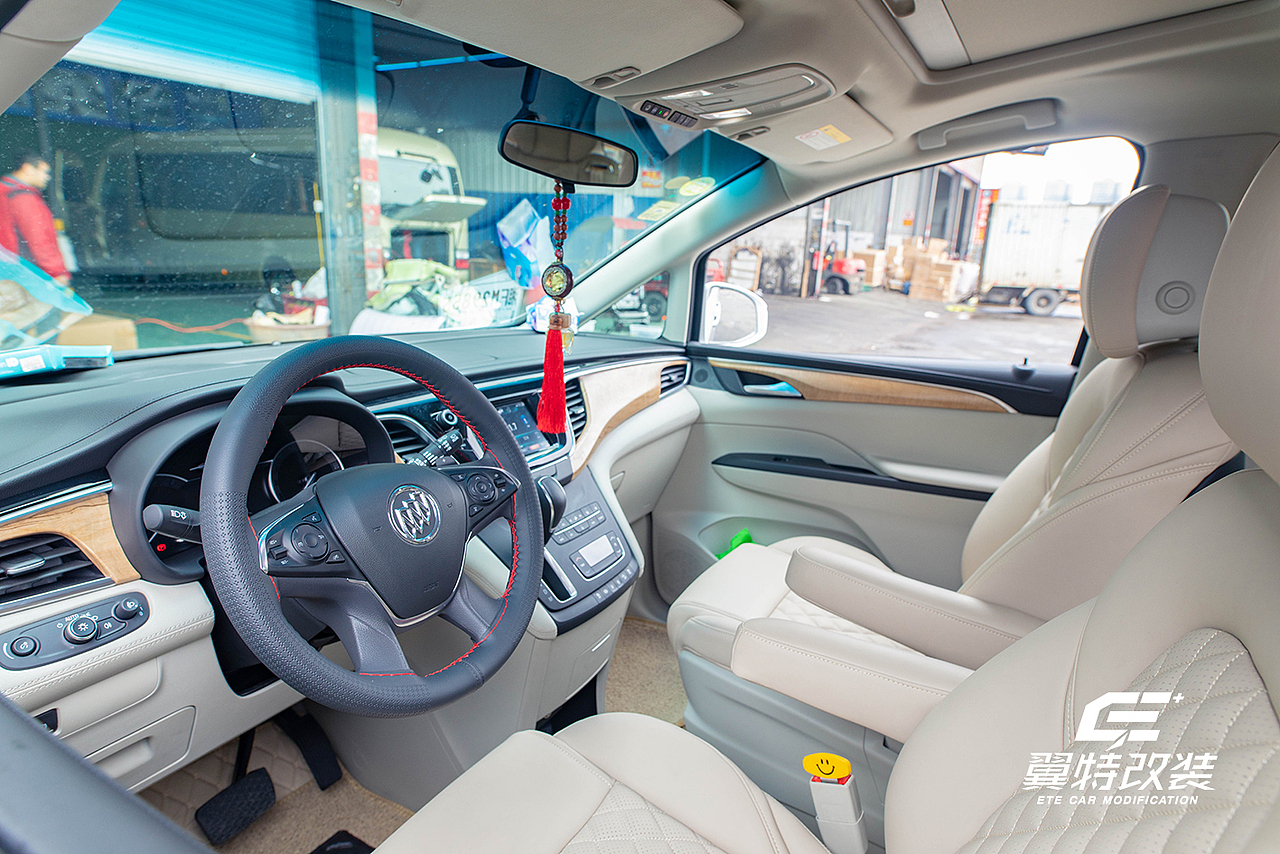 别克GL8内饰米白色改装_品驭内饰定制大师-站酷ZCOOL