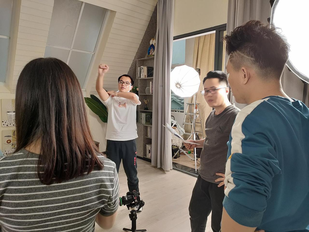 哑铃凳_happy牛牛-站酷ZCOOL