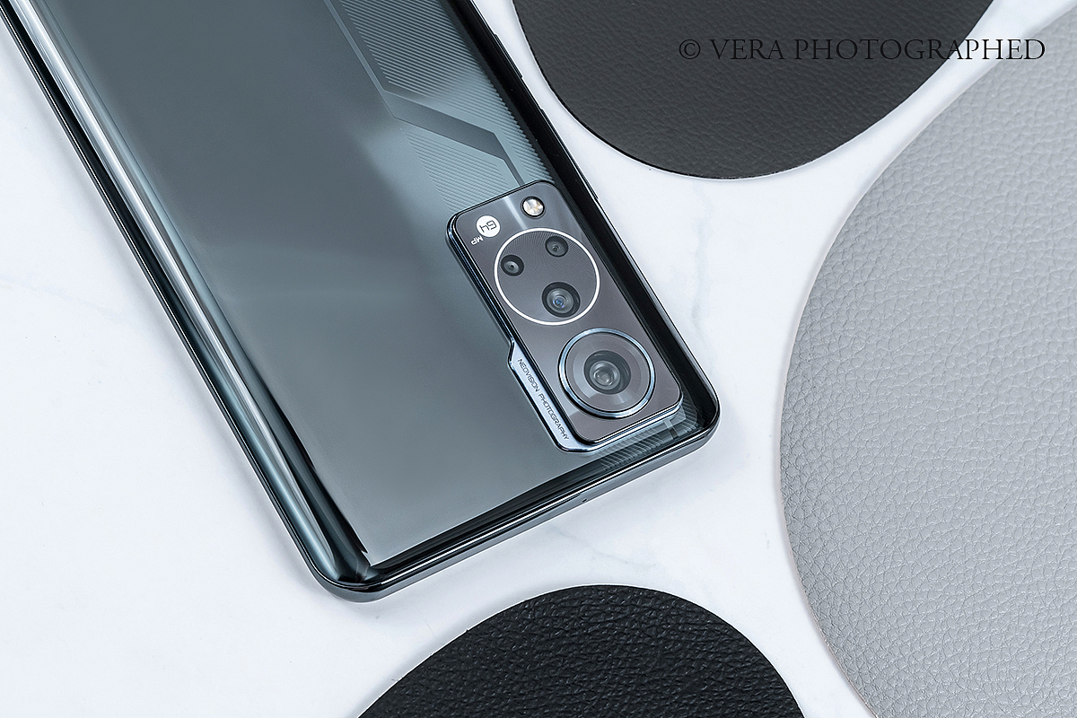 中兴 Axon 30真机图赏_叶少Vera-站酷ZCOOL