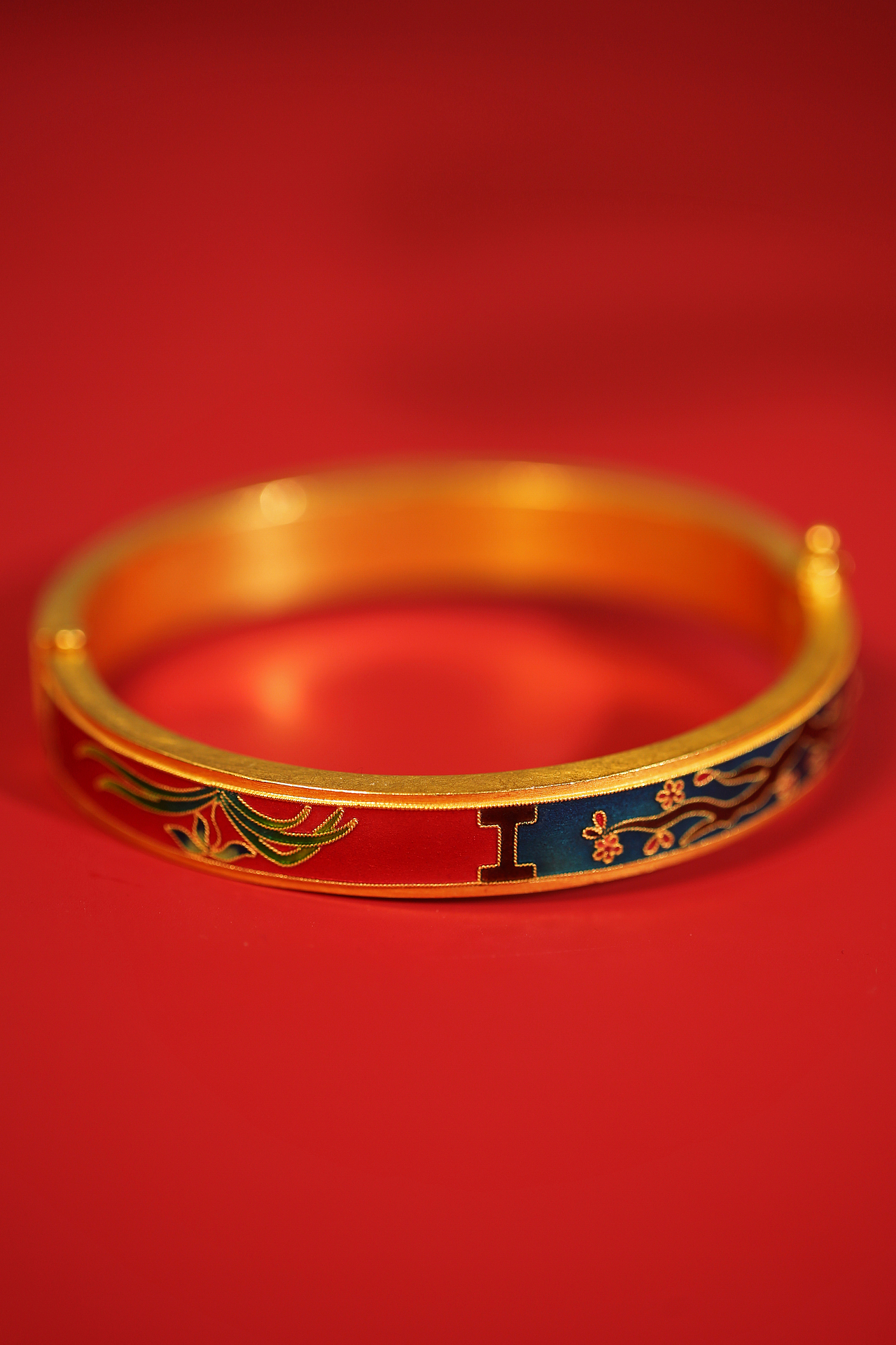 一抹中国红，古法金烧蓝手镯_京韵黄金-站酷ZCOOL