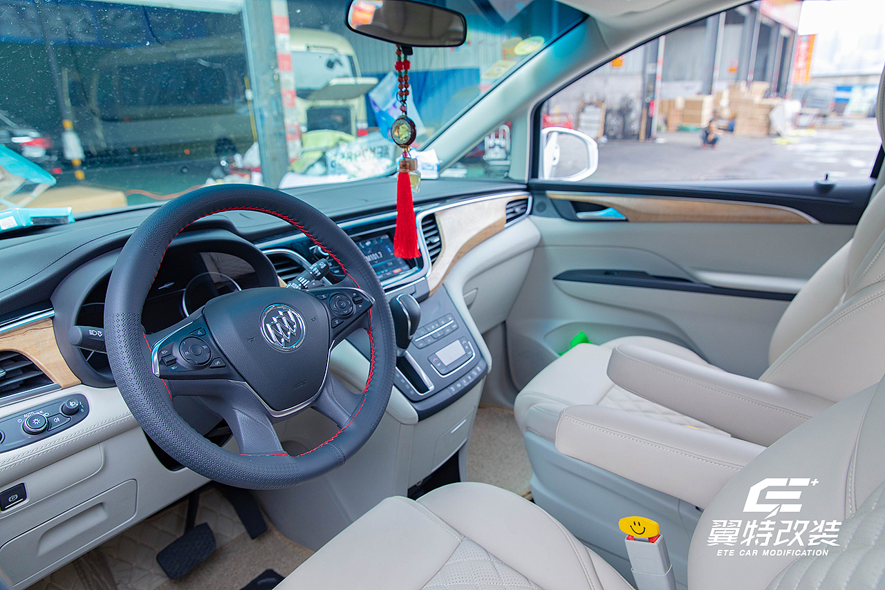 别克GL8内饰米白色改装_品驭内饰定制大师-站酷ZCOOL