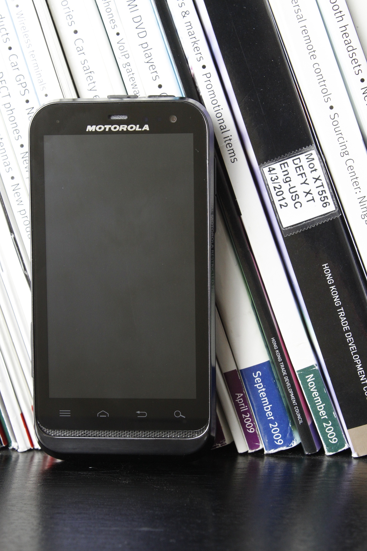 Motorola XT556DEFY XT 手机商业摄影_tabbintam-站酷ZCOOL