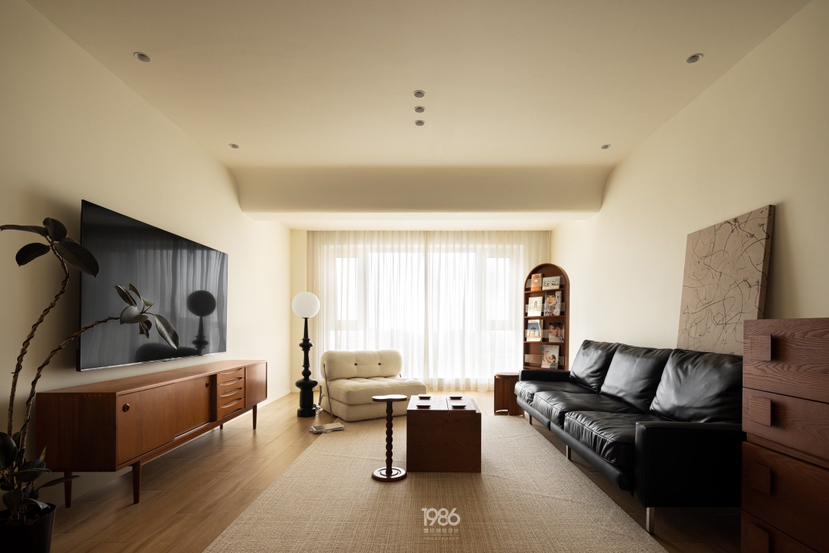 1986设计｜114㎡中古现代风，这个家电影氛围感十足_1986设计-站酷ZCOOL