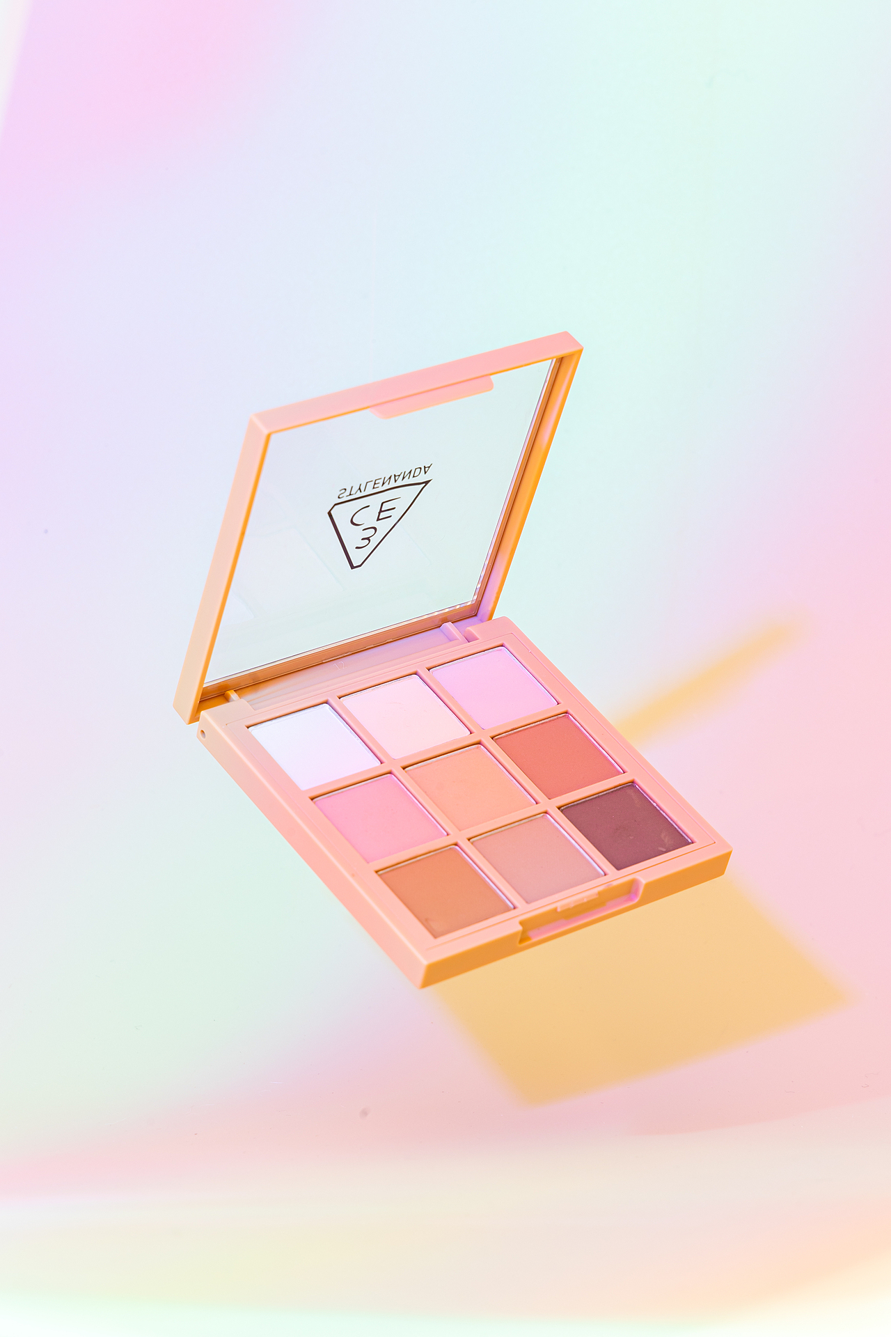 3ce眼影盘静物拍摄_revtrr-站酷ZCOOL