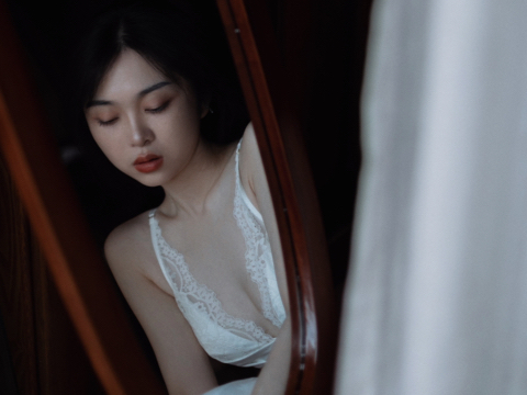 她在阁楼里_茶底zzz-站酷ZCOOL