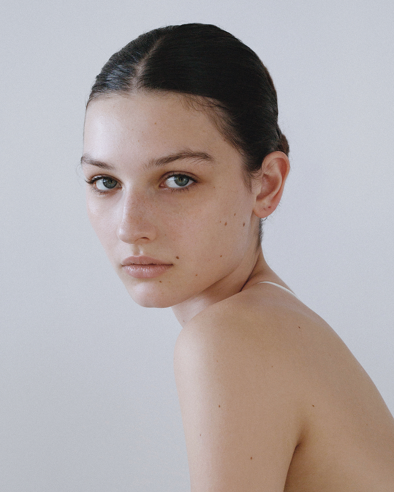 简约高级感外模 |极简风服装饰品拍摄_模特经纪人Cici-站酷ZCOOL