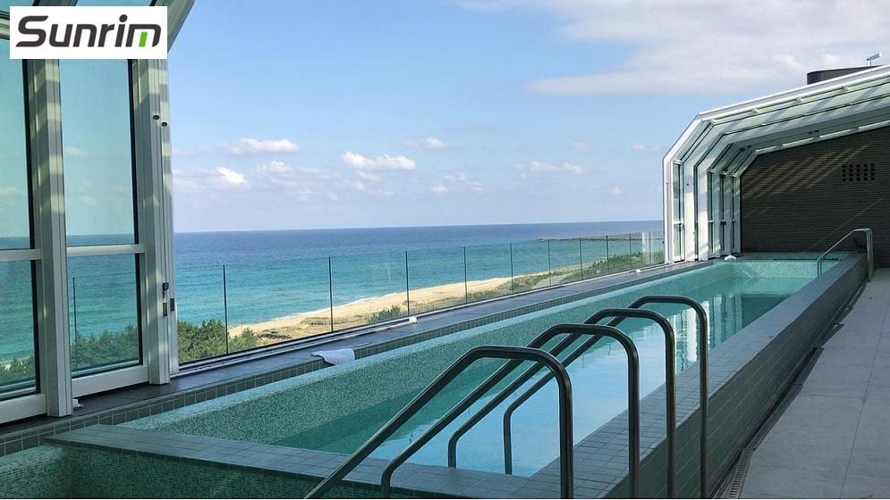 Sunrim泳池阳光房 可移动伸缩泳池阳光房 电动泳池盖_Sunrim电动屋顶-站酷ZCOOL