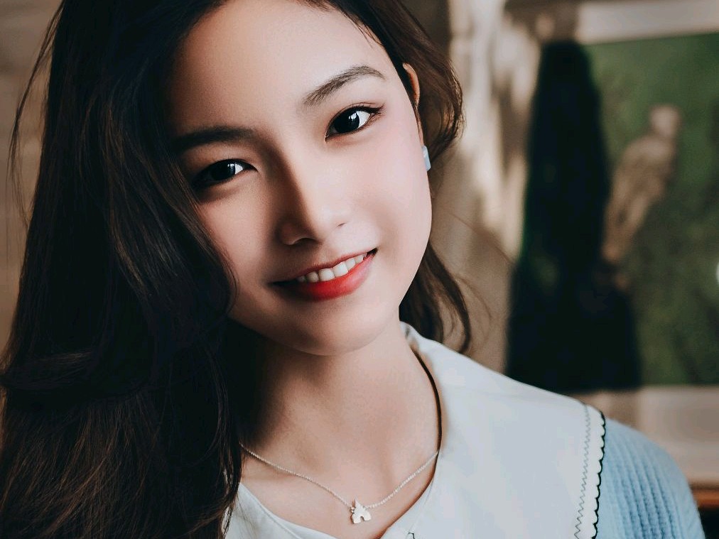 坐在咖啡店角落的女孩_广陵散429-站酷ZCOOL