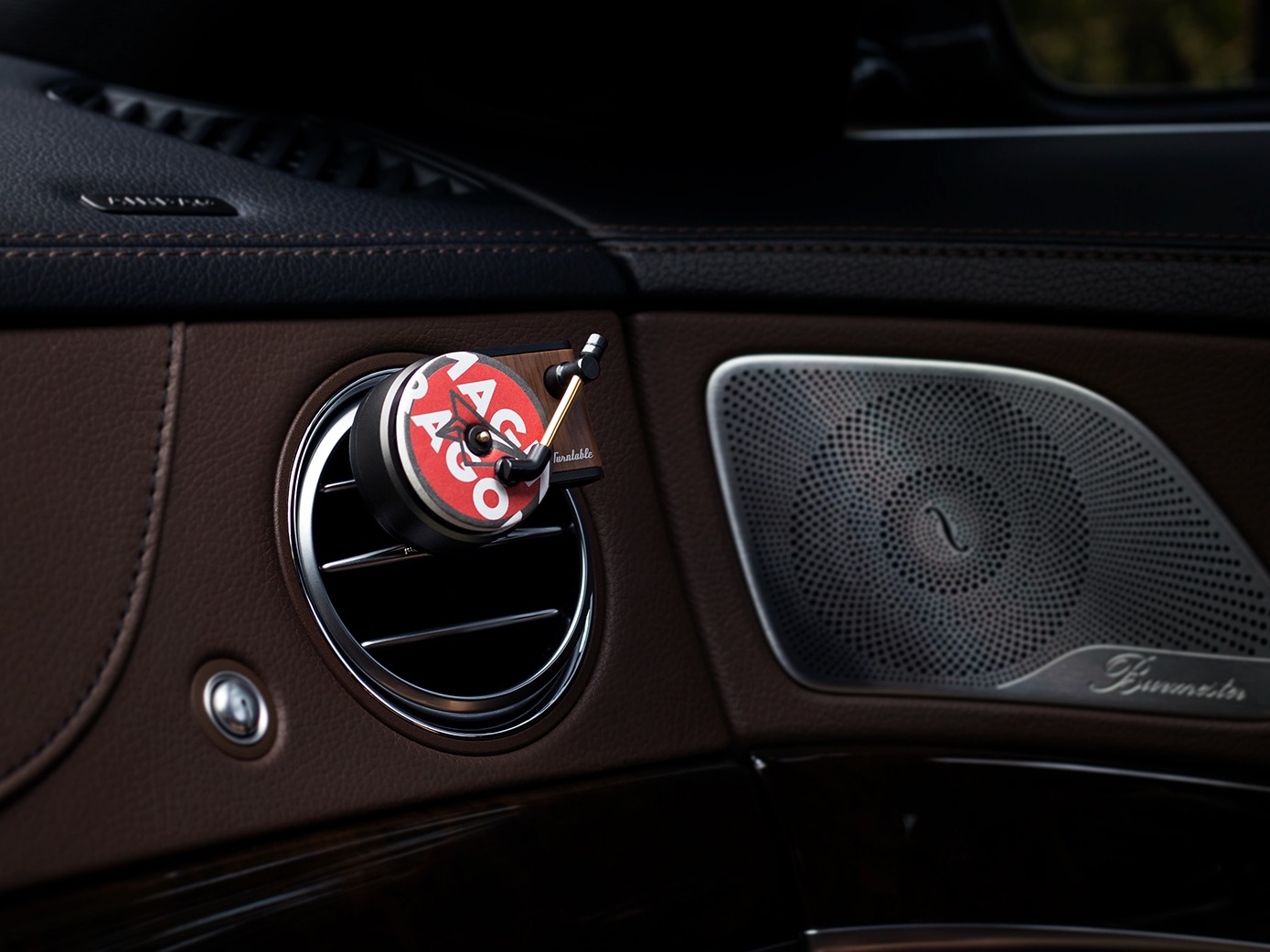 TITA-唱片机车载香薰_SOTHING向物-站酷ZCOOL