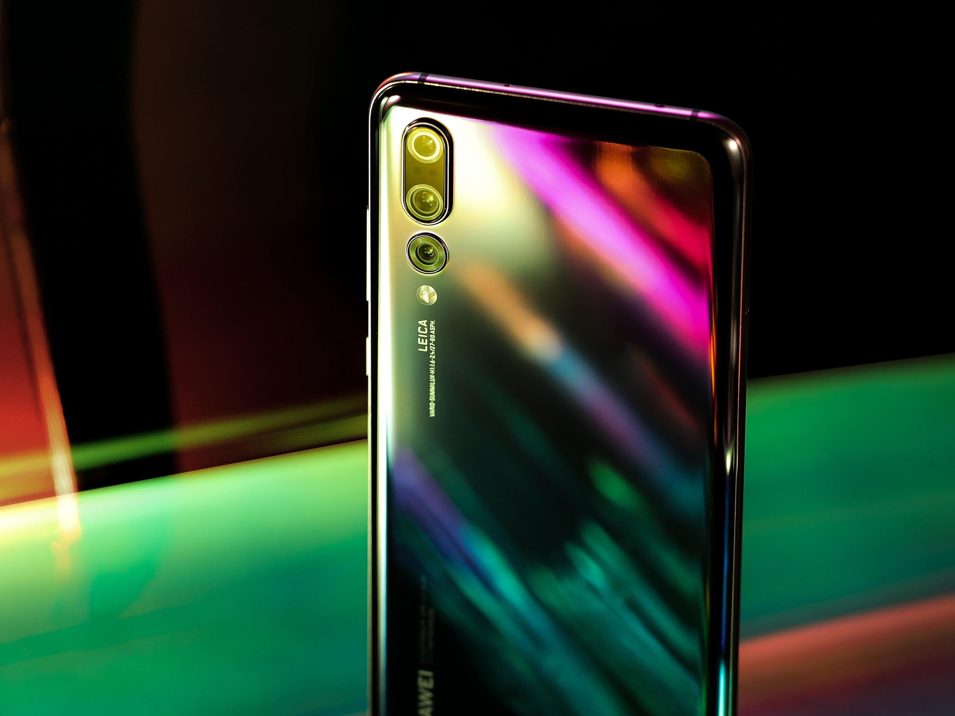 华为P20Pro手机拍摄，极光色，产品拍摄，创意拍摄_星图视觉-站酷ZCOOL