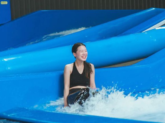 室内冲浪体验馆当然选择G-COOL极酷室内冲浪啦！！_极限酷动俱乐部-站酷ZCOOL