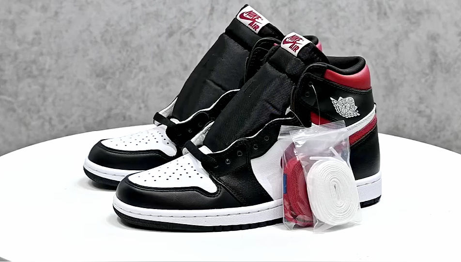 Air Jordan 1 Gym Red 红钩黑脚趾 555088-061_卓宇00520-站酷ZCOOL