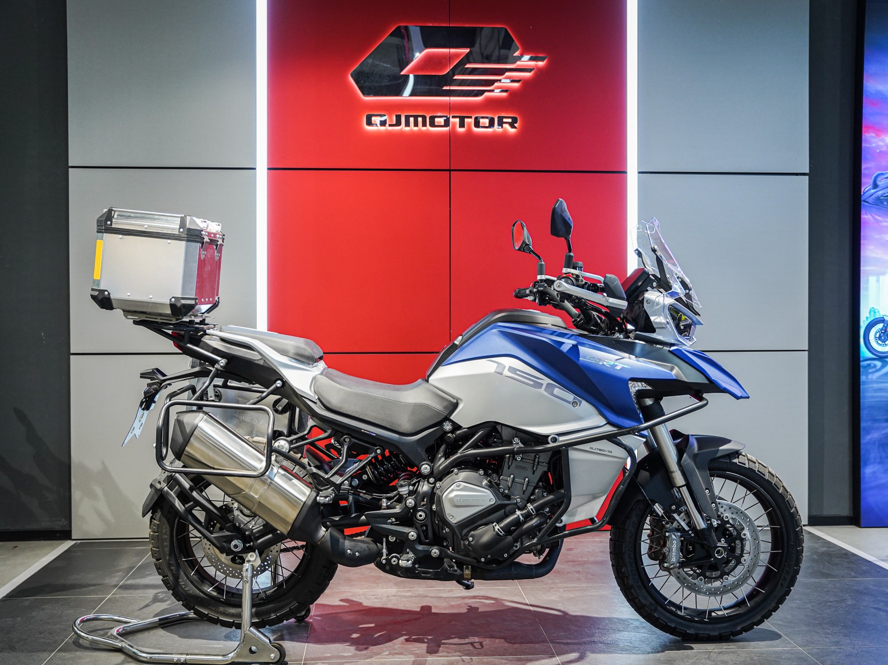 QJMOTOR骁750产品拍摄_Shining丶葵-站酷ZCOOL