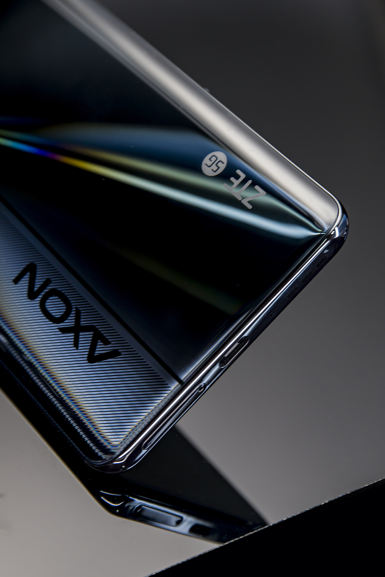 中兴Axon 30文章配图_数懒小姐姐-站酷ZCOOL