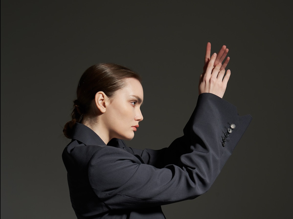 BRIGHT BEE 2020 平面拍摄_wjw吴-站酷ZCOOL