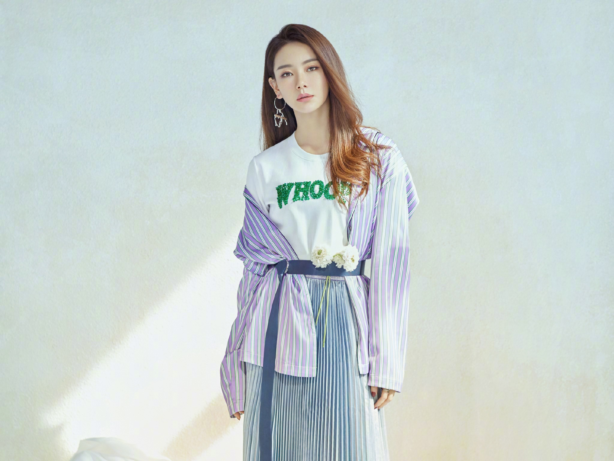 明星爱街拍：戚薇_张易逸-站酷ZCOOL